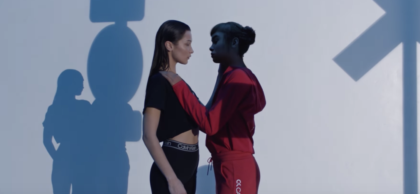 Robot protagoniza campaña de moda de Calvin Klein - Quinta Fuerza