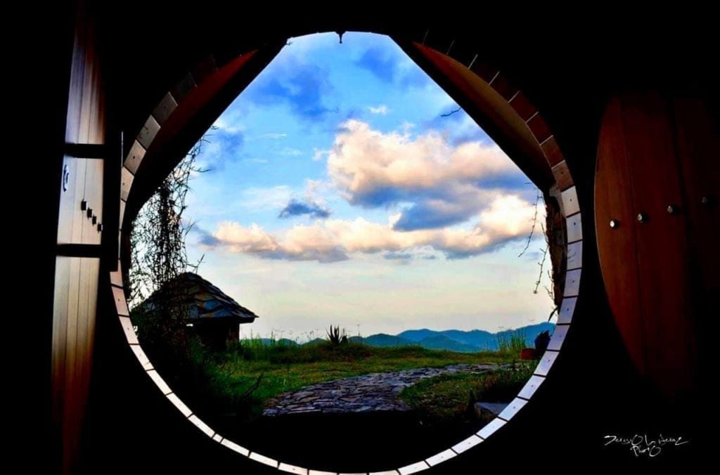 Hospédate en una increíble cabaña hobbit ¡En México!