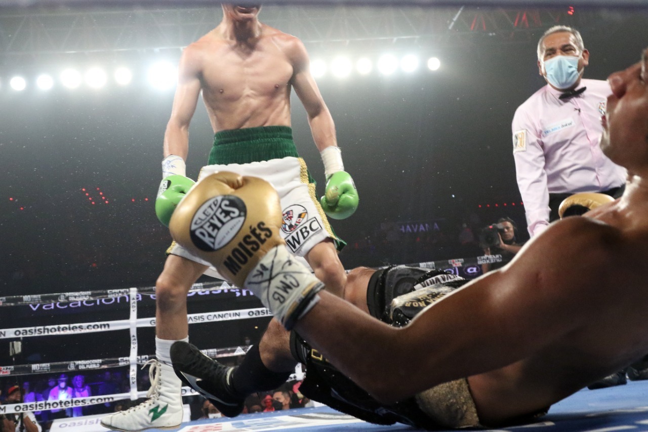Tras pelea de anoche en Cancún, ex campeón del mundo Moisés Fuentes ...