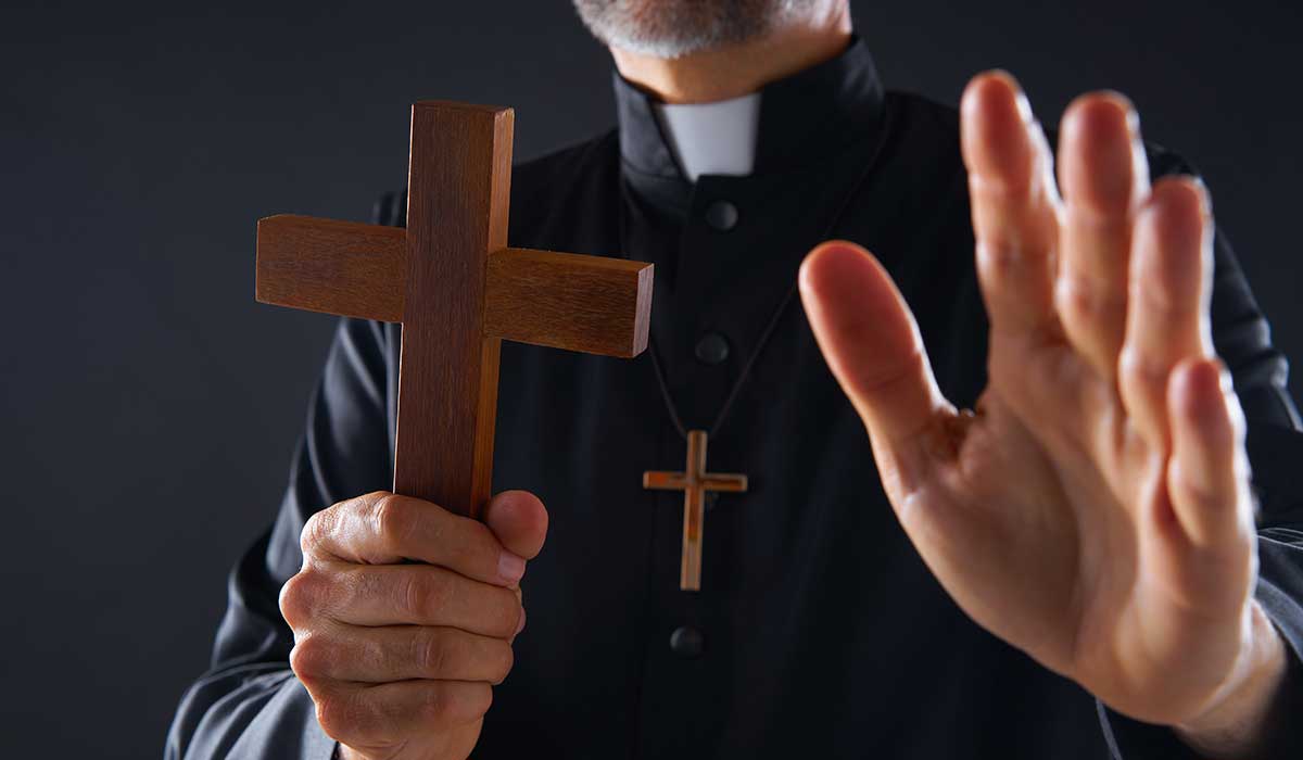 Mujer "poseída" agredió a sacerdote, el exorcismo duró más de nueve ...