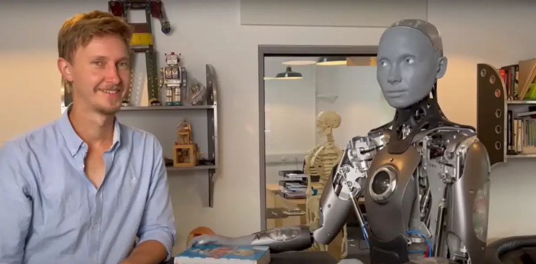 VIDEO: Un robot humanoide asegura que los androides "nunca dominarán el ...