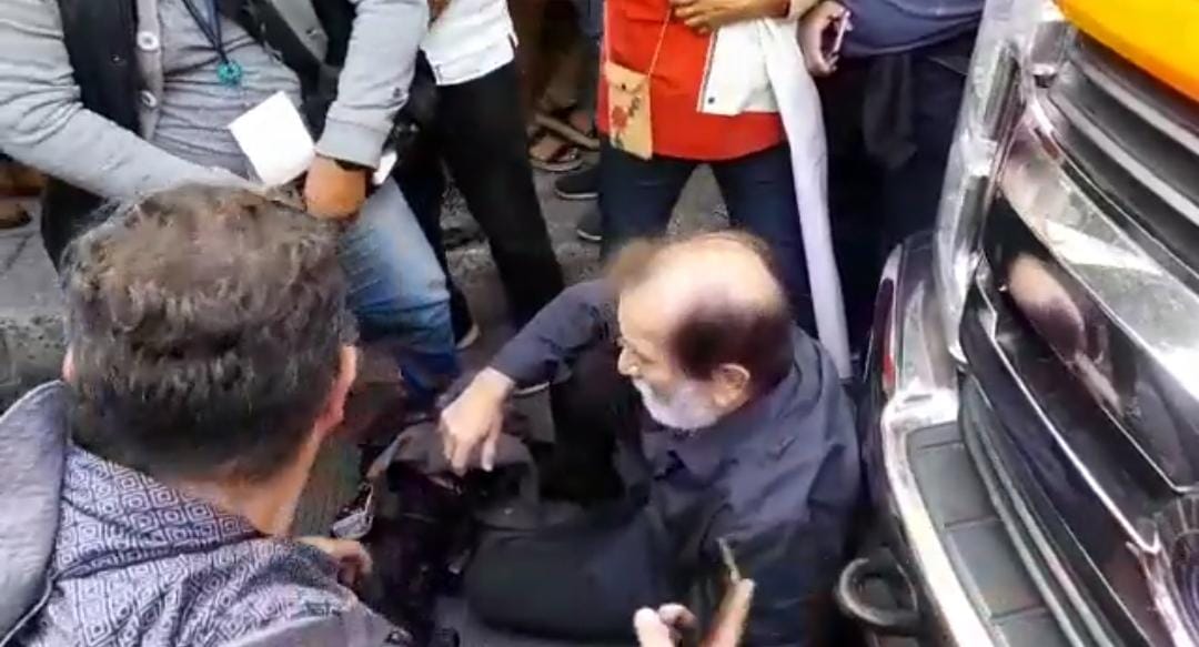 Video: Captan a Epigmenio Ibarra a punto del desmayo en marcha pro AMLO ...