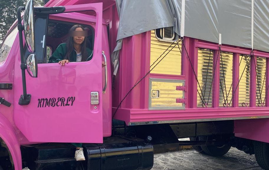 Estudiante recibe un tráiler rosa como regalo; de grande quiere ser ...
