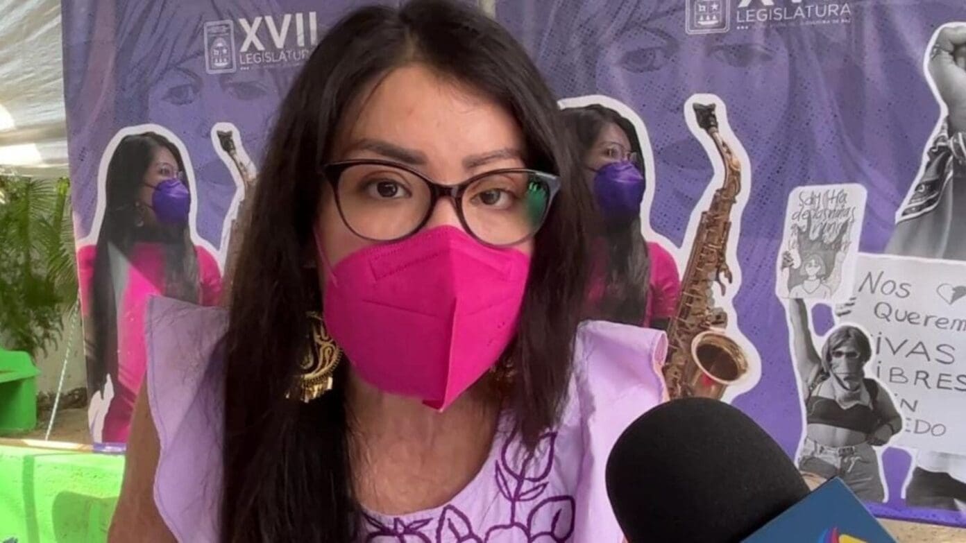 Saxofonista María Elena Ríos exige justicia para Yessenia, mujer ...