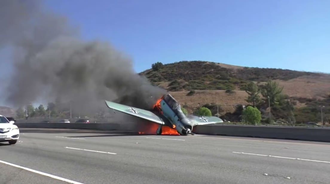 Video: Mueren dos personas y otras quedan lesionadas al estrellarse una avioneta en plena ...