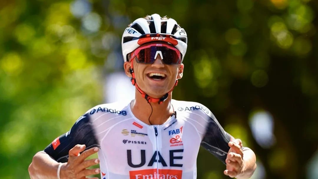 Video: Ciclista mexicano Isaac del Toro logra su decimocuarta victoria ...